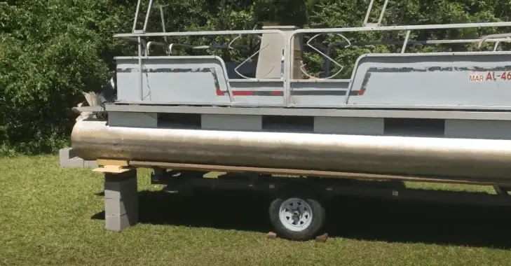 How to Properly Anchor a Pontoon Boat [6 Simple Steps] - Pontooners