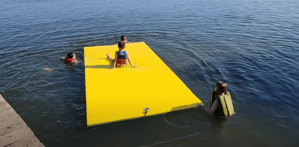 The 8 Best Floating Water Mats and Pads in 2022 [Reviews] - Pontooners
